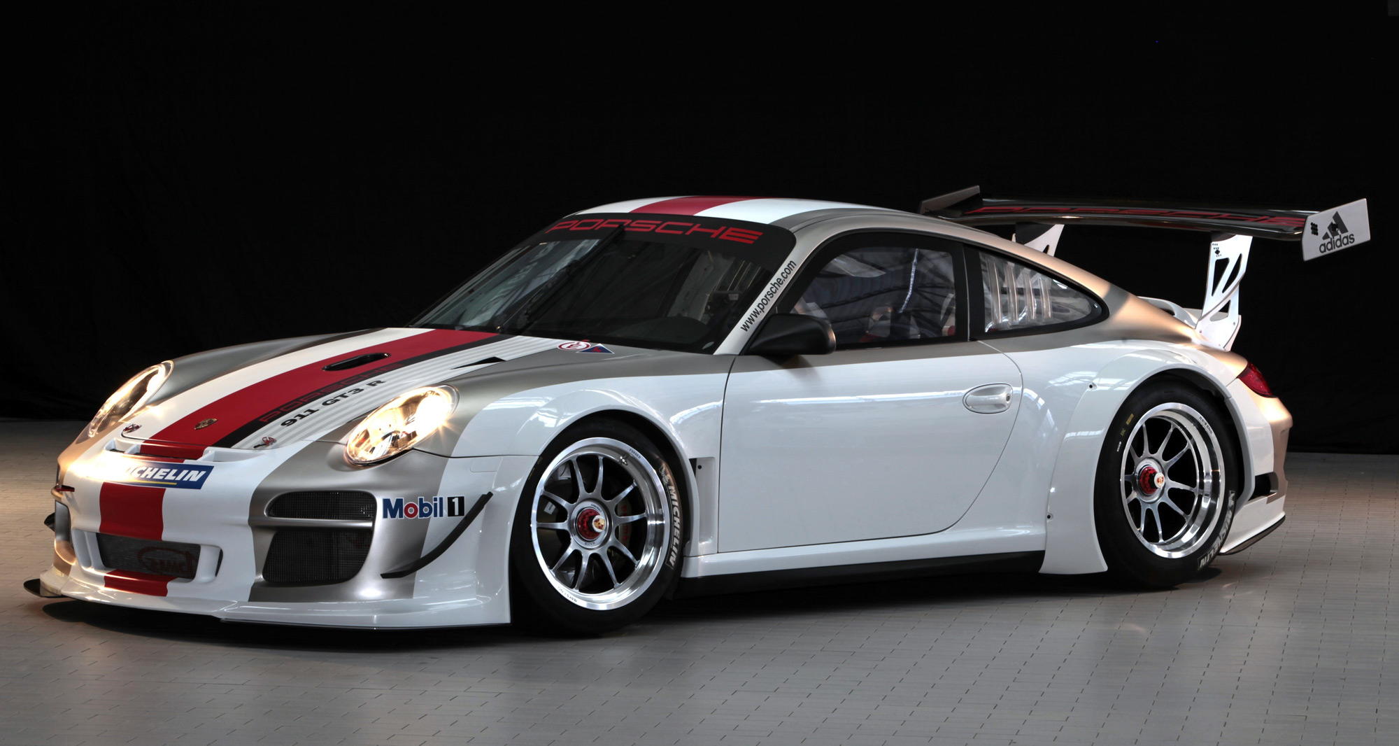 AUSmotive Porsche GT3 R Makes Debut